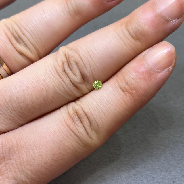 デマントイドガーネット 0.15ct 3.25mm ラウンドルース | 鈴木屋