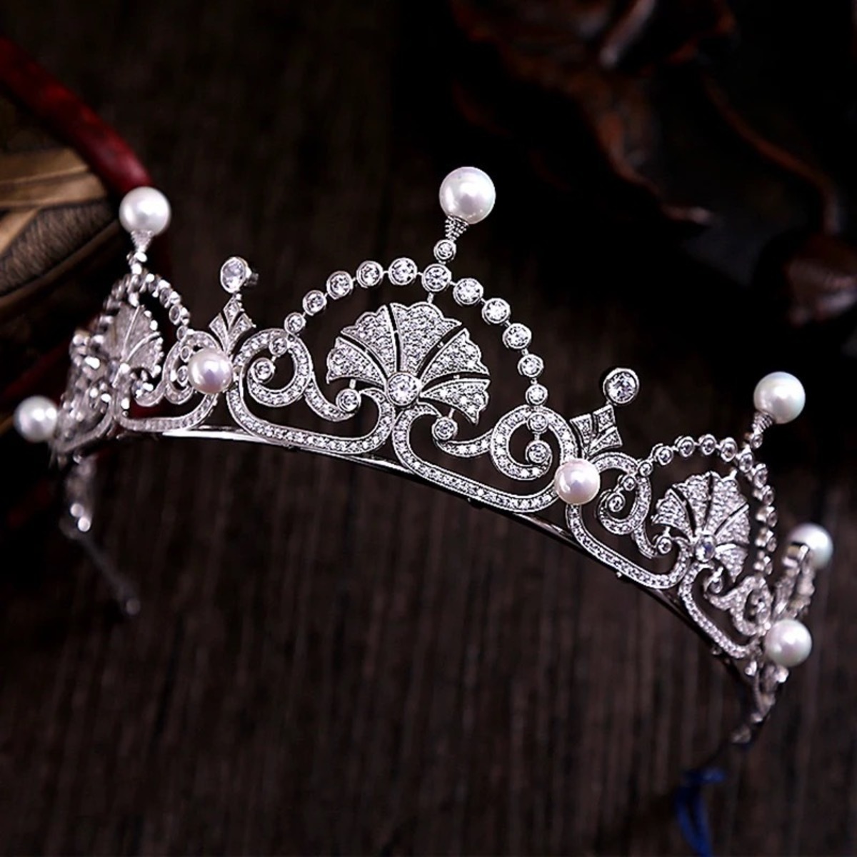 Lotus Flower Tiara (ロータス フラワー ティアラ) | Tiara Shop Valentina