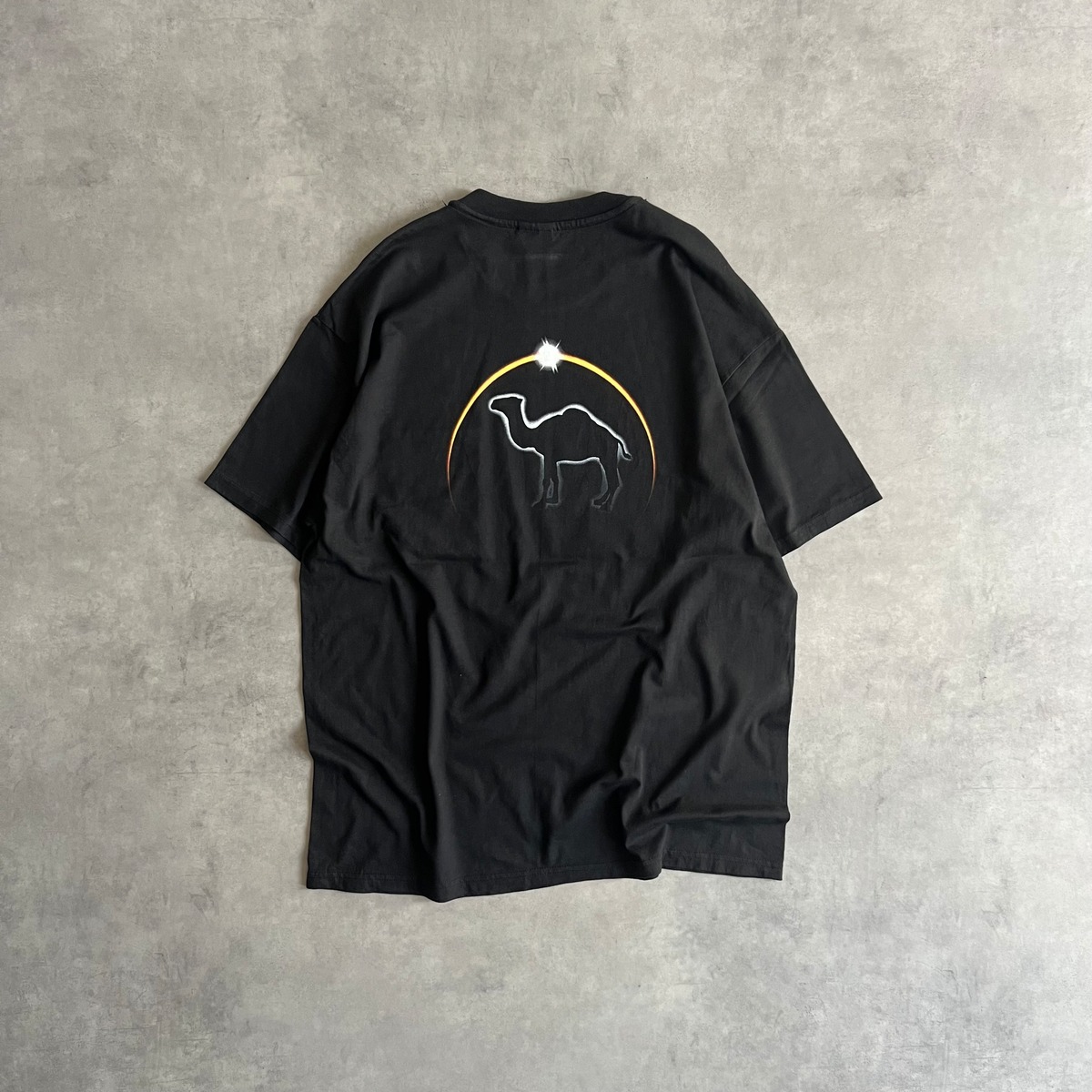 90s CAMEL tshirt black | SHUMI