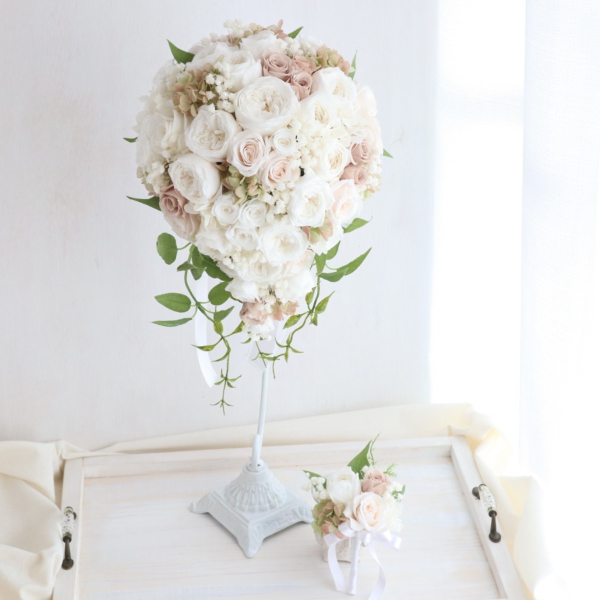 【受注制作可】プリザーブドフラワーのティアドロップブーケ | Atelier Fiore