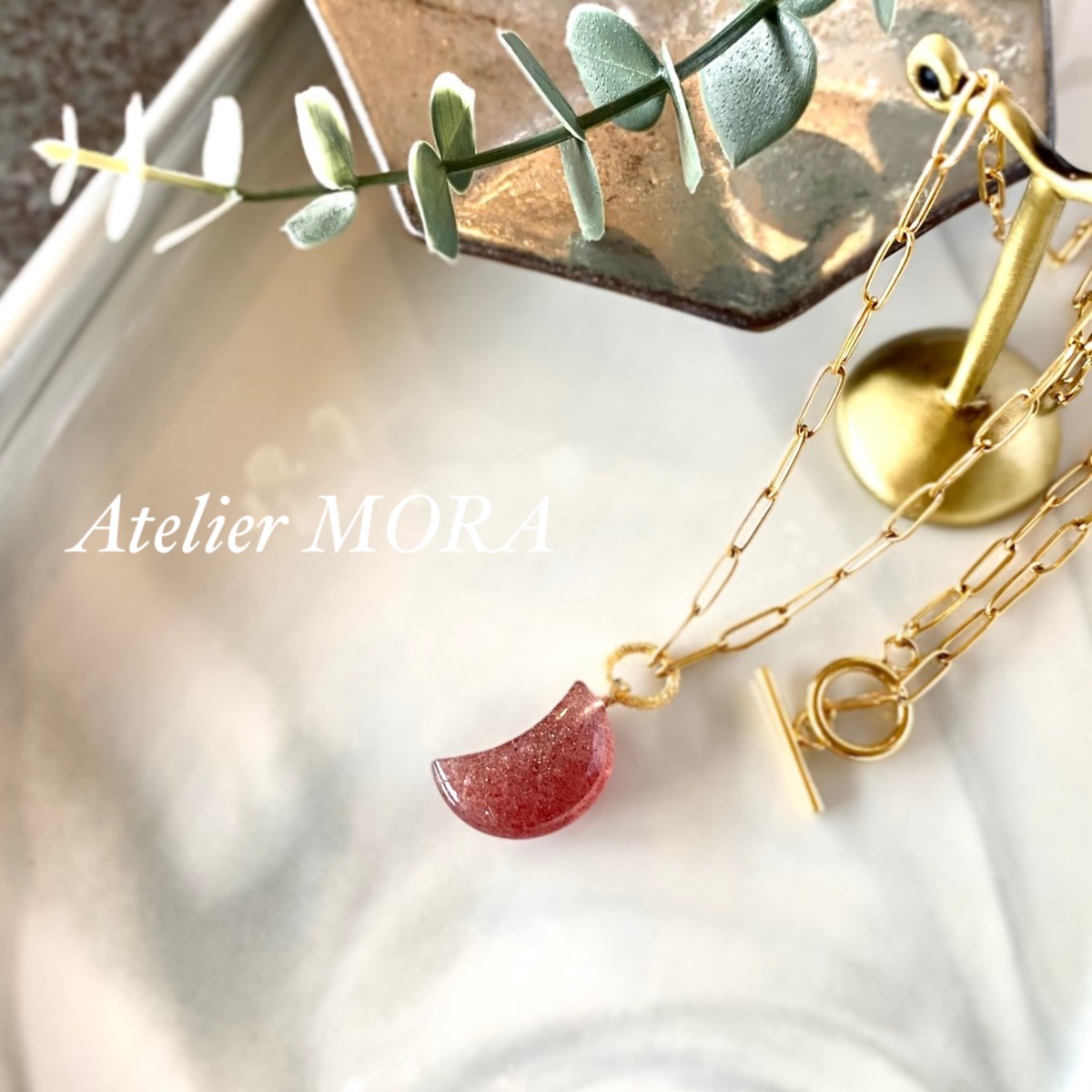 《存在感たっぷり》月のデザインペンダント（モスコバイト） | Atelier MORA