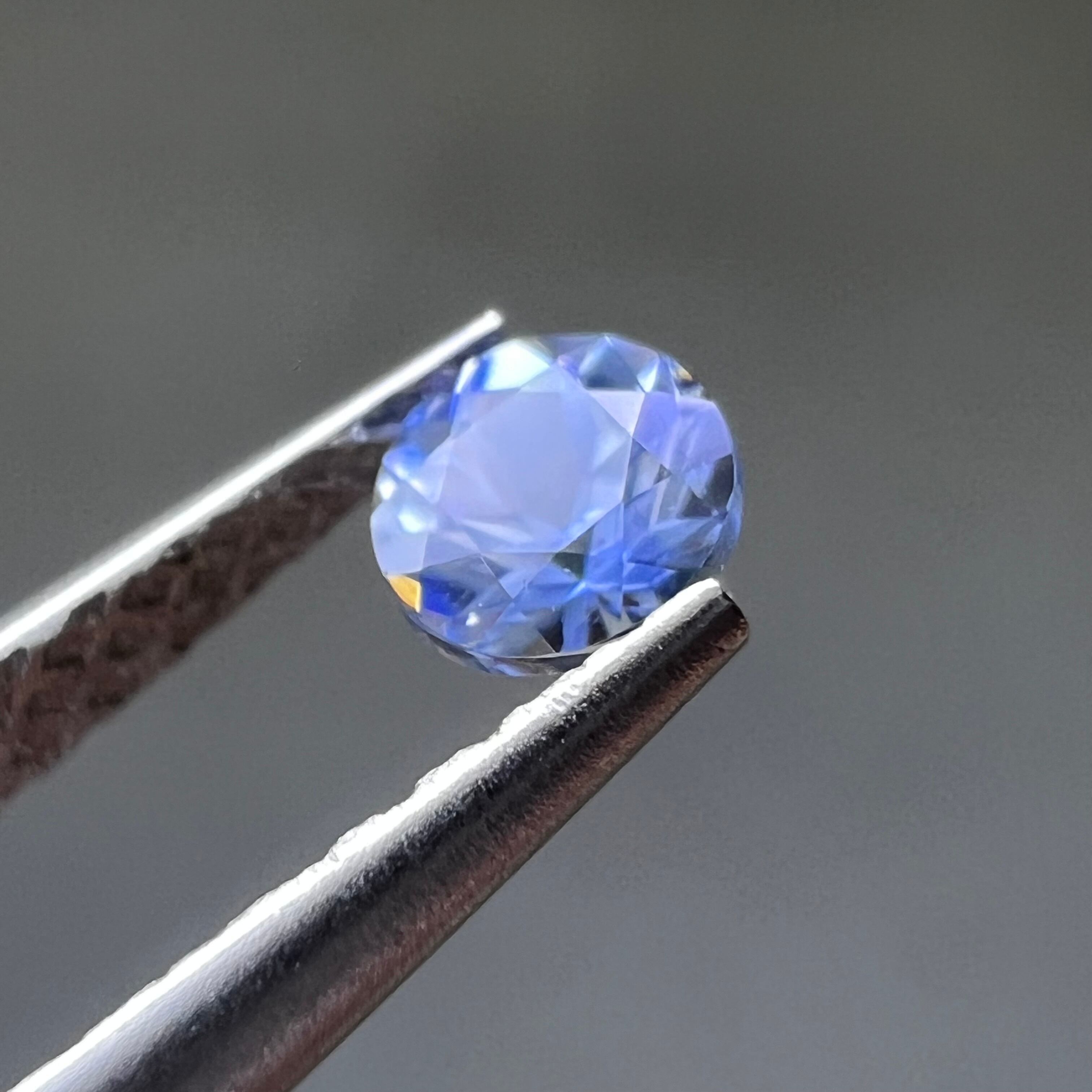 ベニトアイト 0.15ct 3.09mm ラウンドブリリアントカット ルース アイスブルー | 鈴木屋