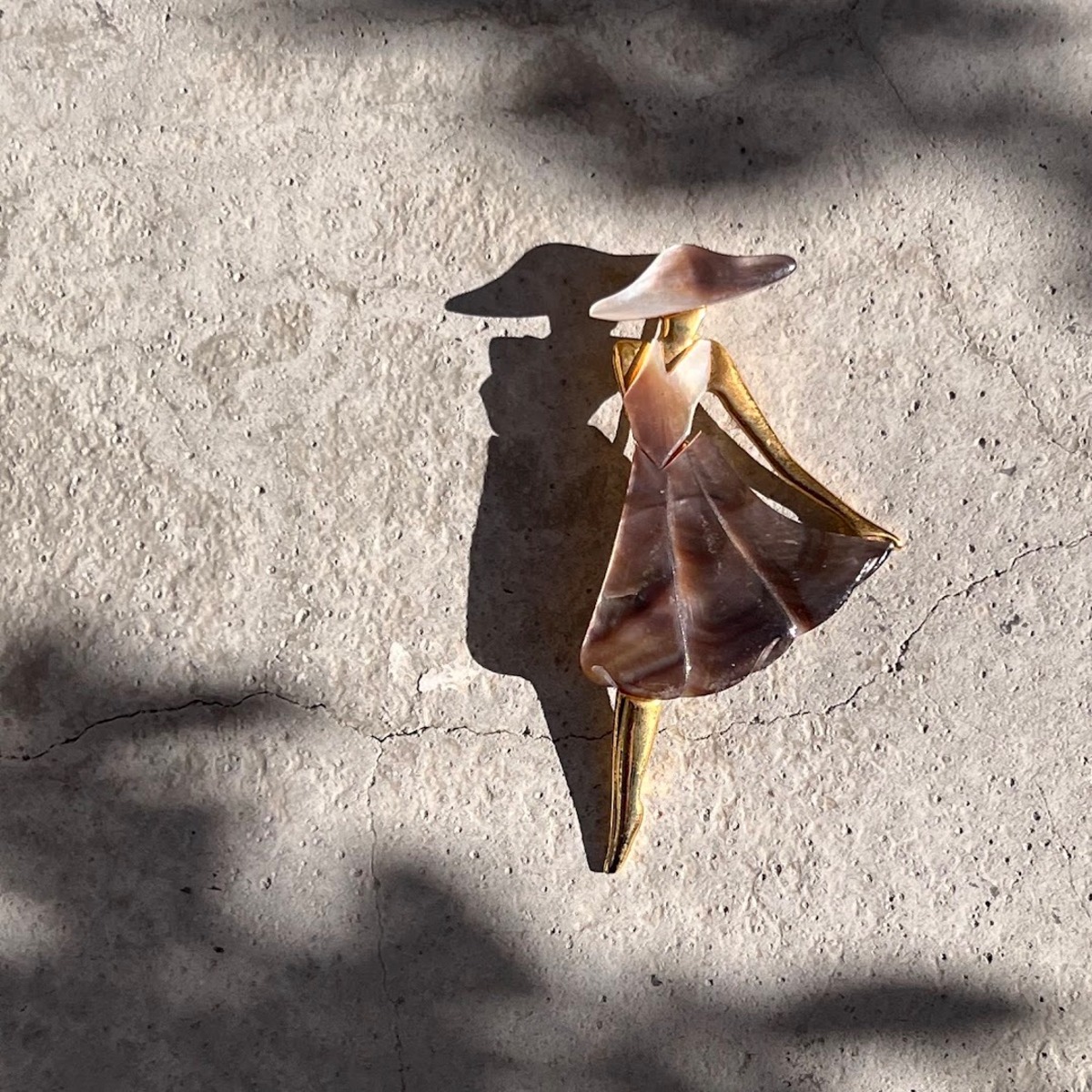 シェル レディ ブローチ 《A-0191》 | ModernLoop ユーズドアクセサリー専門店