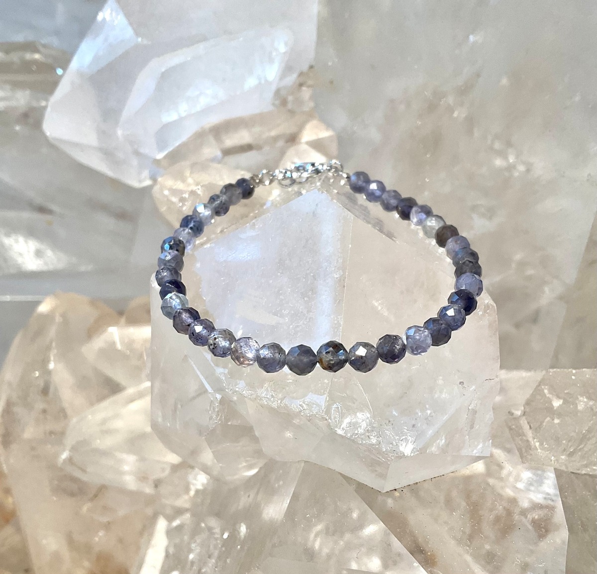 アイオライト ワイヤーブレス 約4mm | AMERI 自由が丘店 天然石・パワーストーン・ペンデュラム