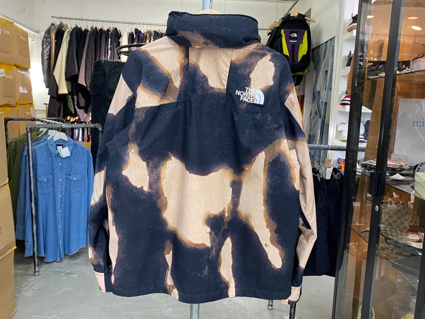 Supreme × THE NORTH FACE BLEACHED DENIM PRINT MOUNTAIN Supreme × THE NORTH FACE BLEACHED DENIM PRINT MOUNTAIN