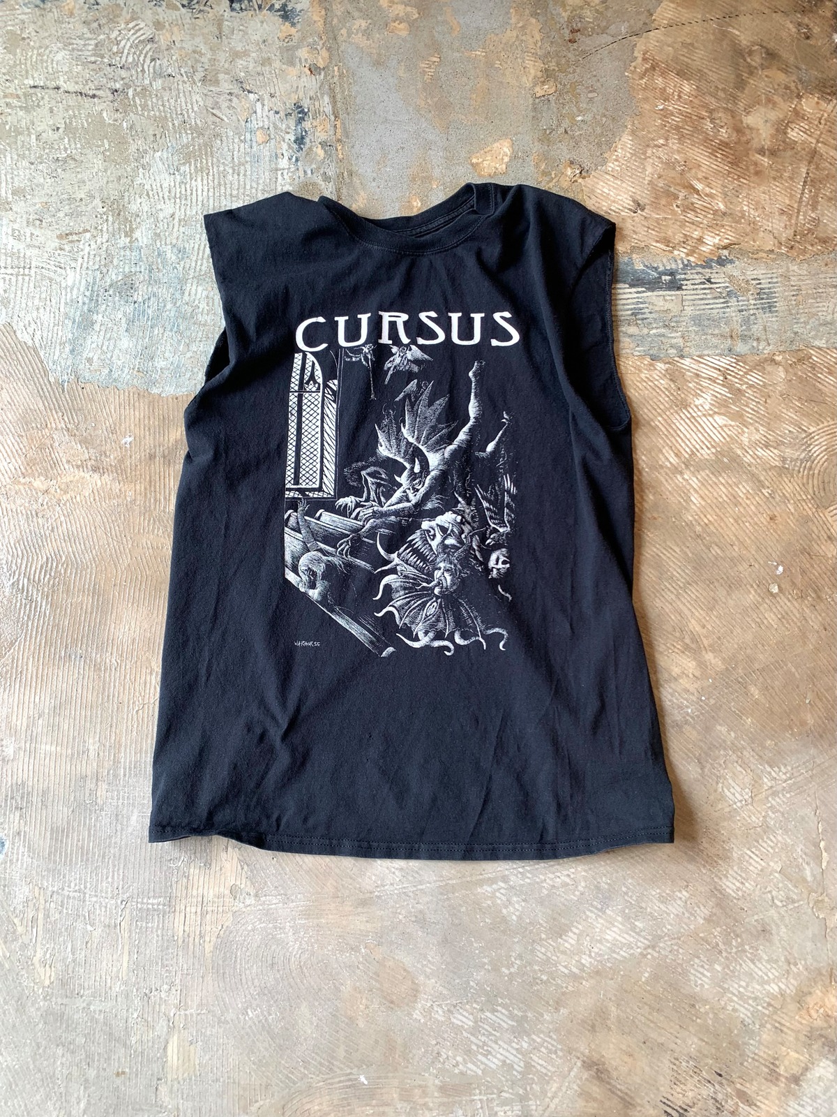 "CURSUS" cutoff no-sleeve t-shirt | PUSH ME HARDER