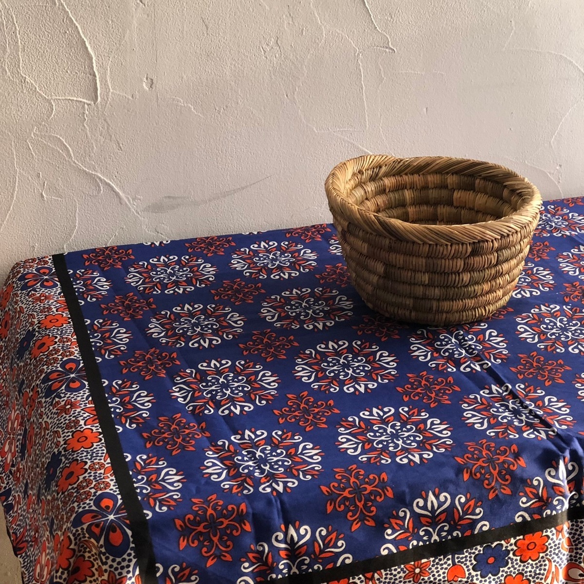 カンガ ケニア 青×オレンジ[あなたの明るさと愛は他の何物ともくらべようもない] | HEIRLOOM（エアルーム）clothing＆fabrics