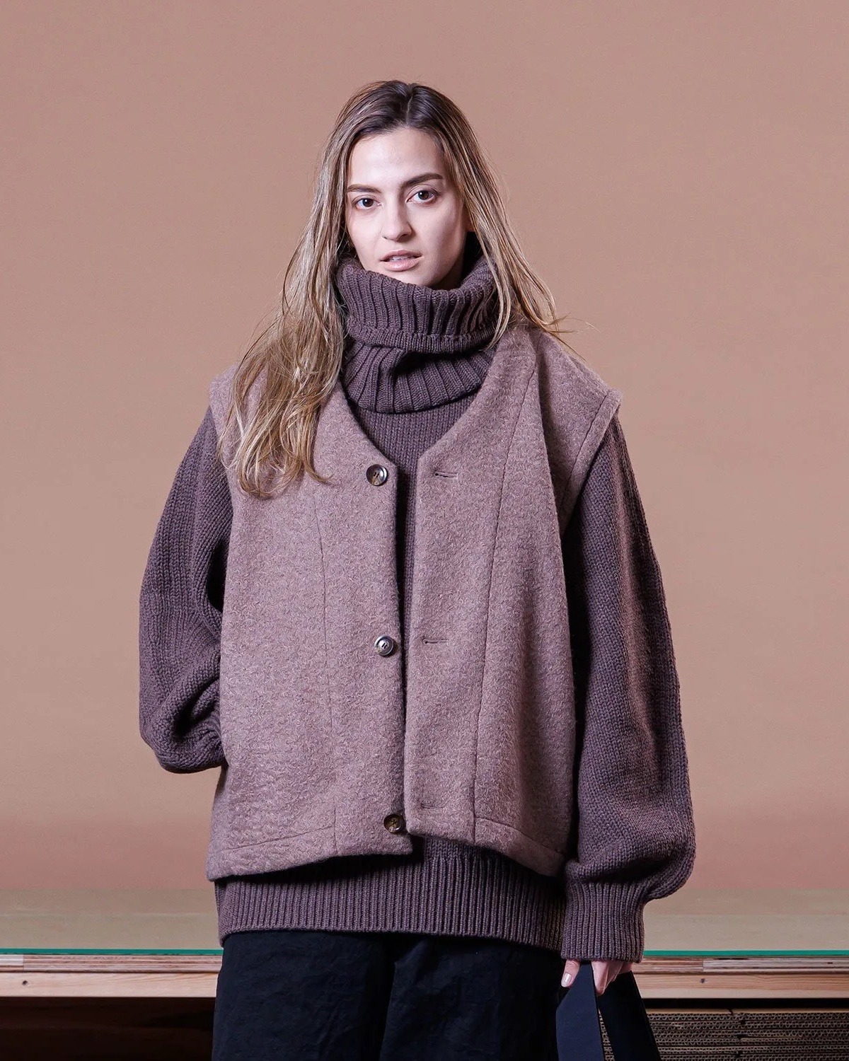 VOAAOV WOOLLET V-Neck Vest BEIGE | nua