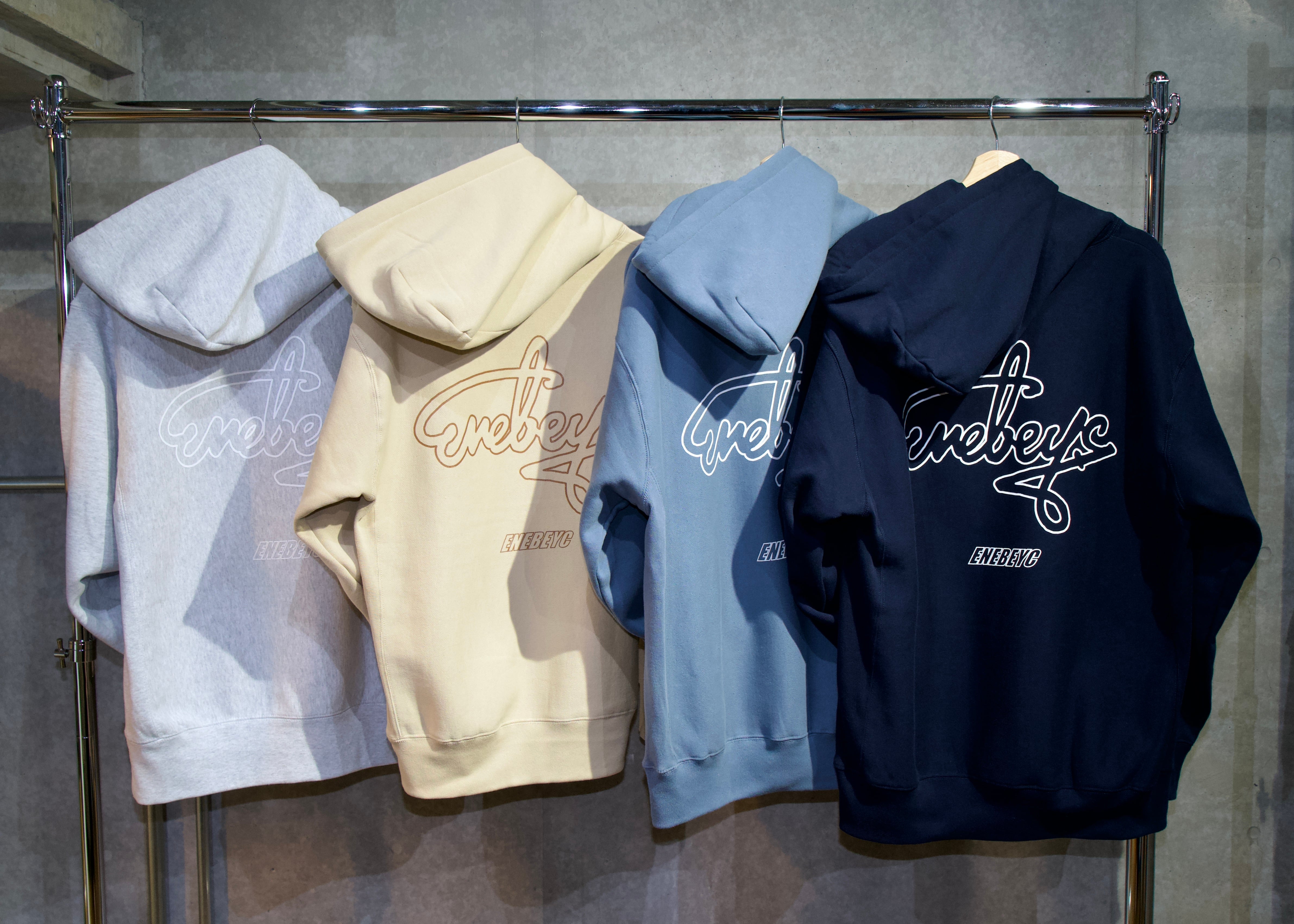 中抜き LOGO 刺繍 フーディー | ENEBEYC BLACK LABEL