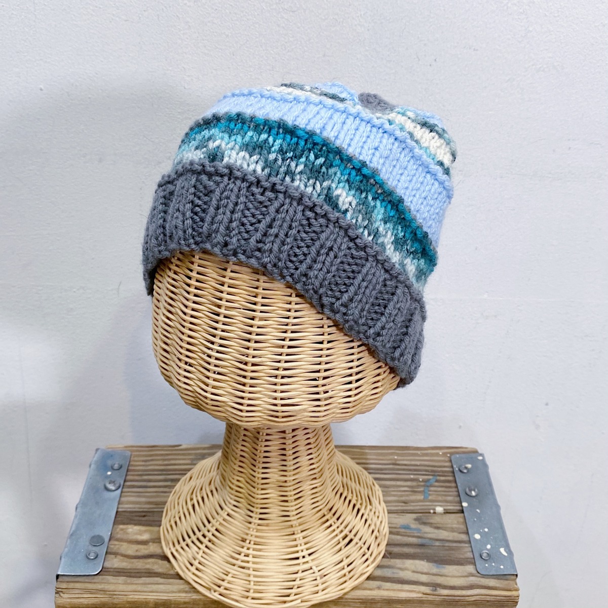 blue and gray knit cap | LEMON