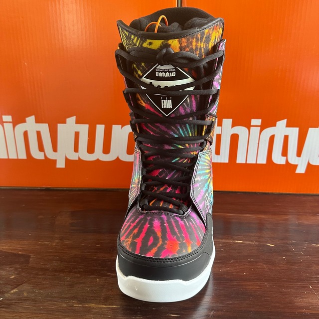 thirtytwo LASHED X PAT FAVA '23 | SnowboardShop Looker