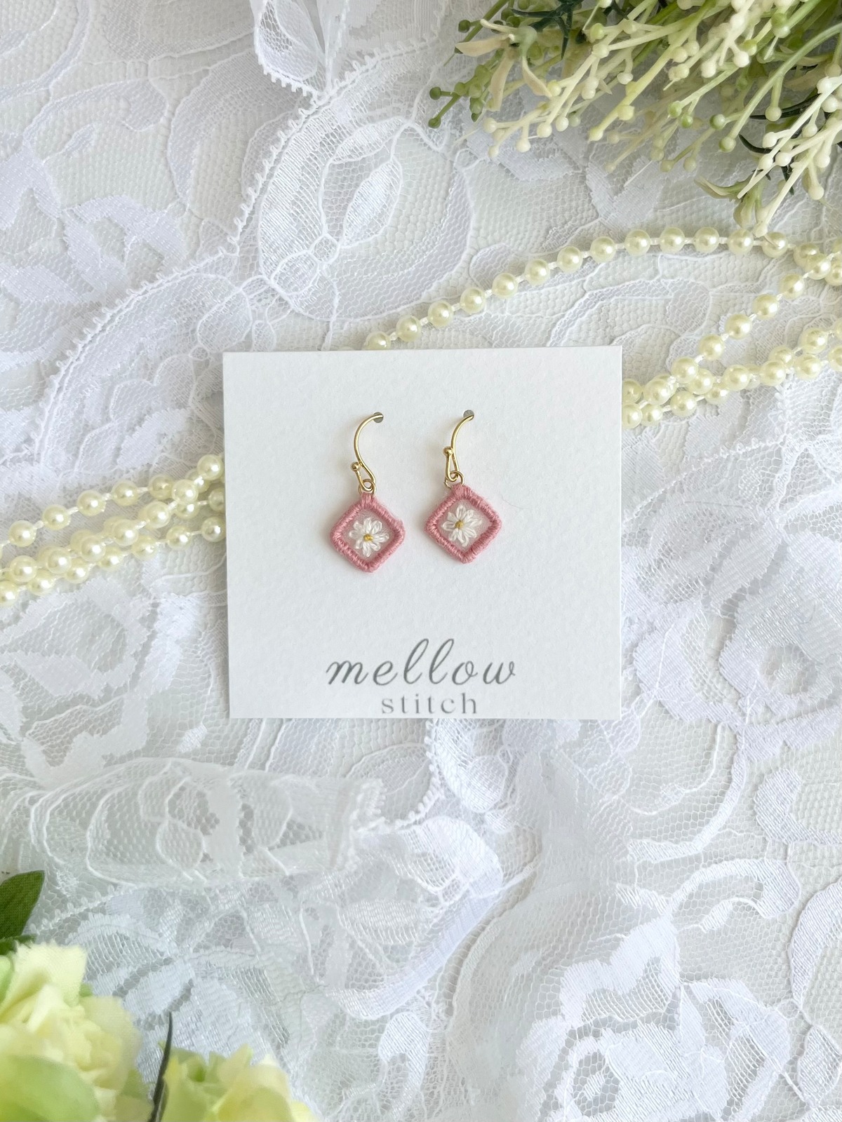 Petite Bloom ピアス | Pink | オーガンジー手刺繍 | mellow stitch