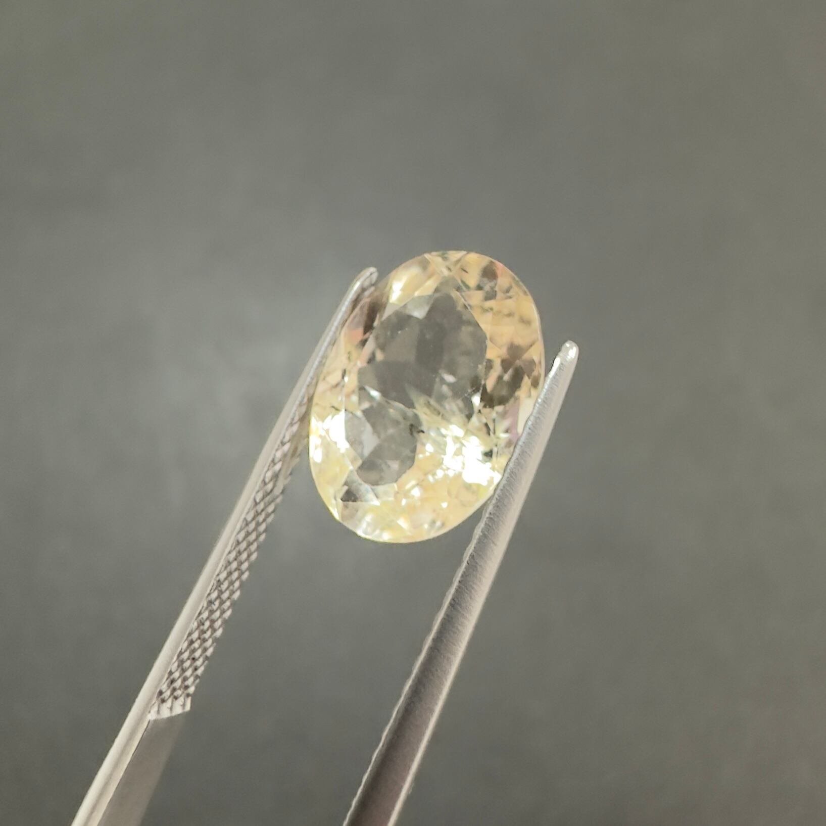 【UVチェンジスキャポライト】 マダガスカル産 3.44ct | たからいしルース オンラインショップ