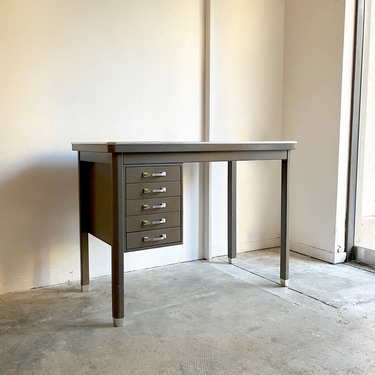 Dutch Vintage Metal Work Desk / Olive Drab 1960's オランダ | Couscous Furniture