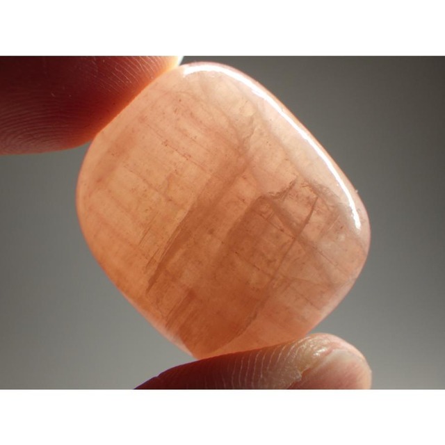 サーモンピンクカルサイト/Salmon pink Calcite タンブル T-CAL020 | 鉱物・天然石のお店CrystalGate