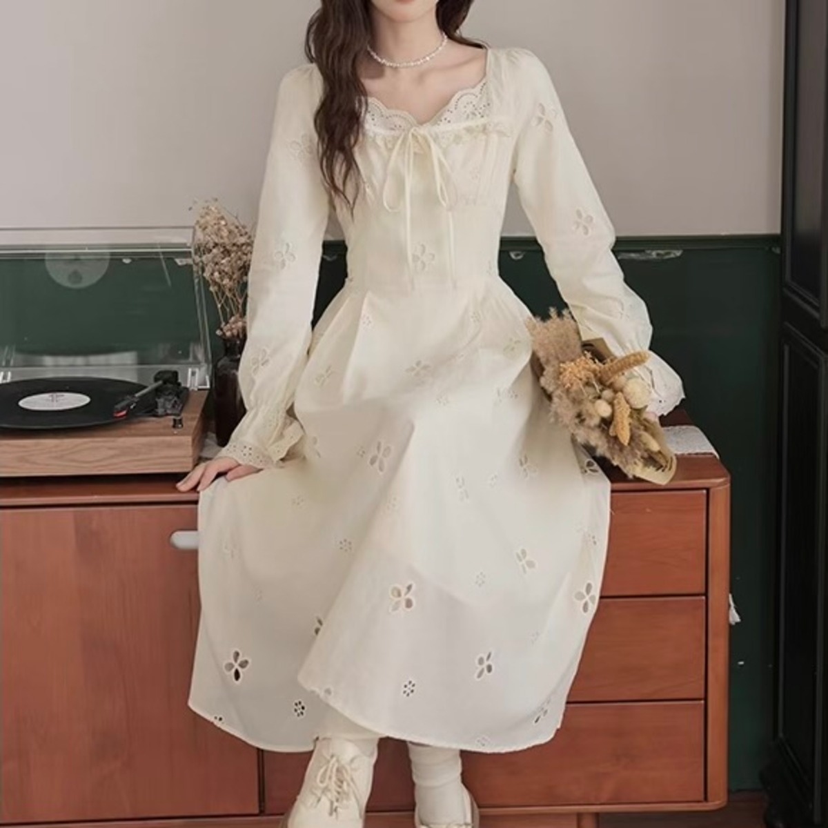 フラワーアイレットワンピース A00328 | SproutStyle