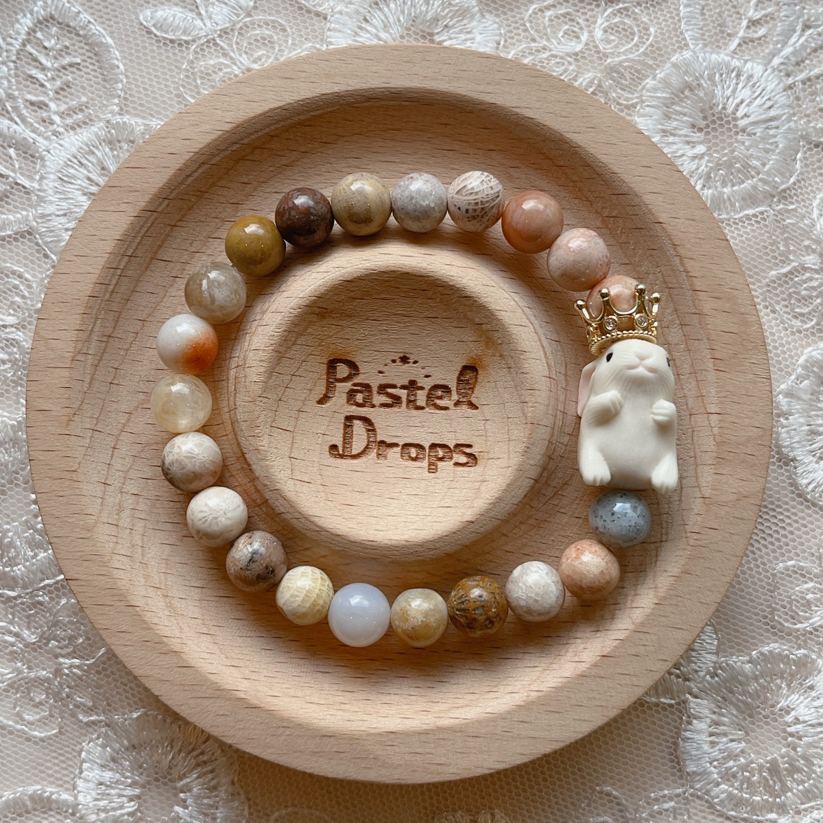 鹿角うさぎちゃん★フォッシルコーラル8mm★パワーストーンブレスレット★天然石★デザインブレスレット | Pastel Drops