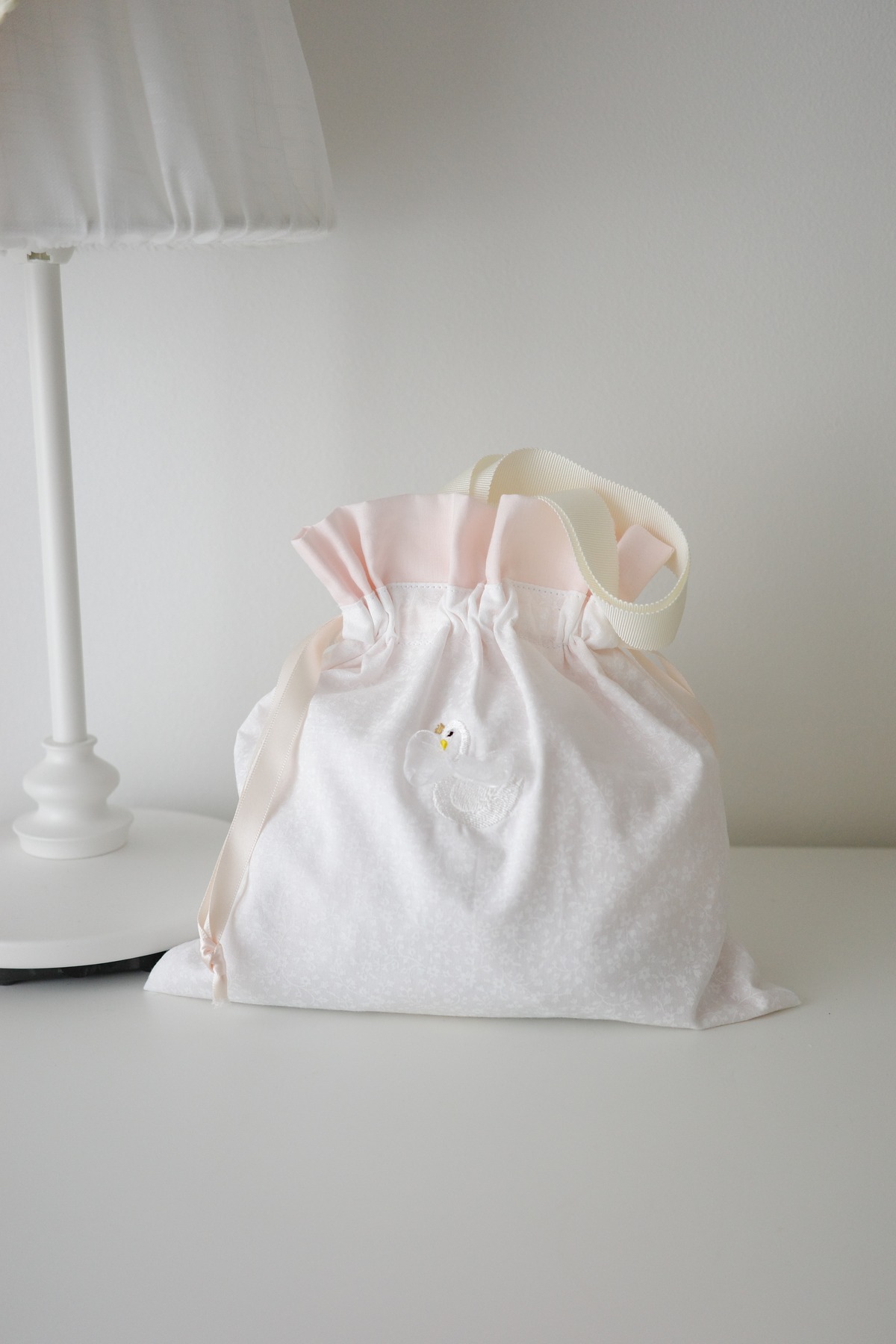 drawstring bag フラワー ミルキーピンク【S】巾着 ／ 名入れ 刺繍 ギフト | Luce original