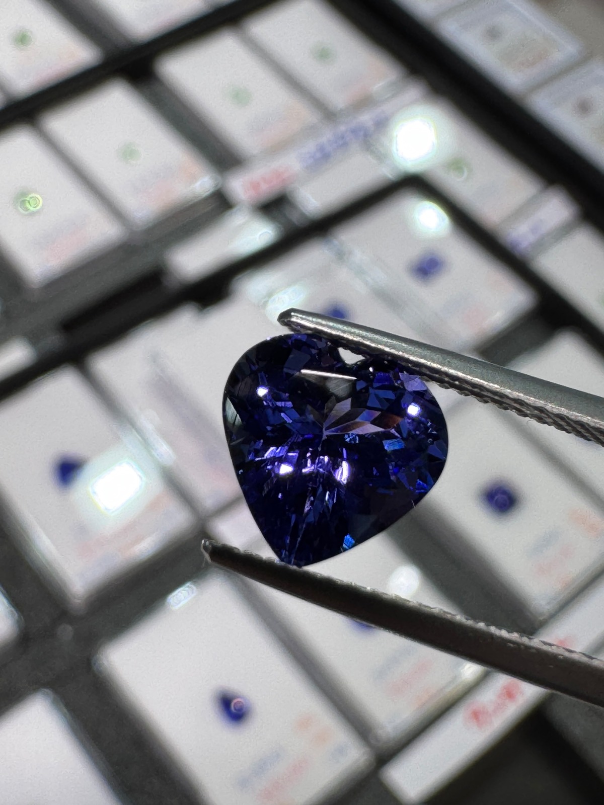 タンザナイト 2.40ct ハート | パライバトルマリン by アイジェムス