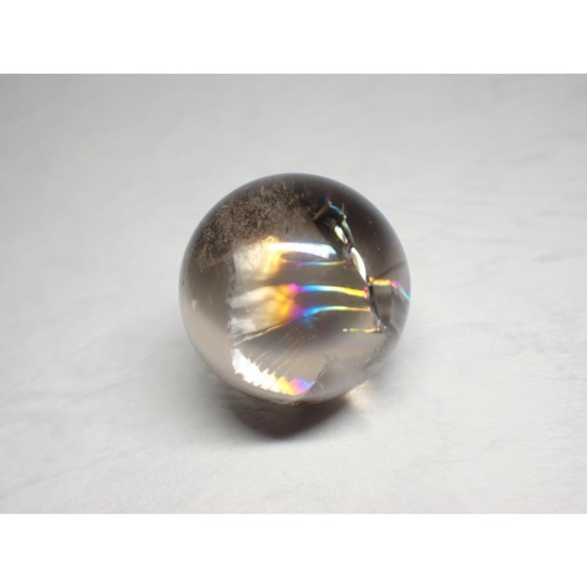 スモーキーアイリスクォーツ/Smoky Iris Quartz 丸玉 C-SMK006 | 鉱物・天然石のお店CrystalGate