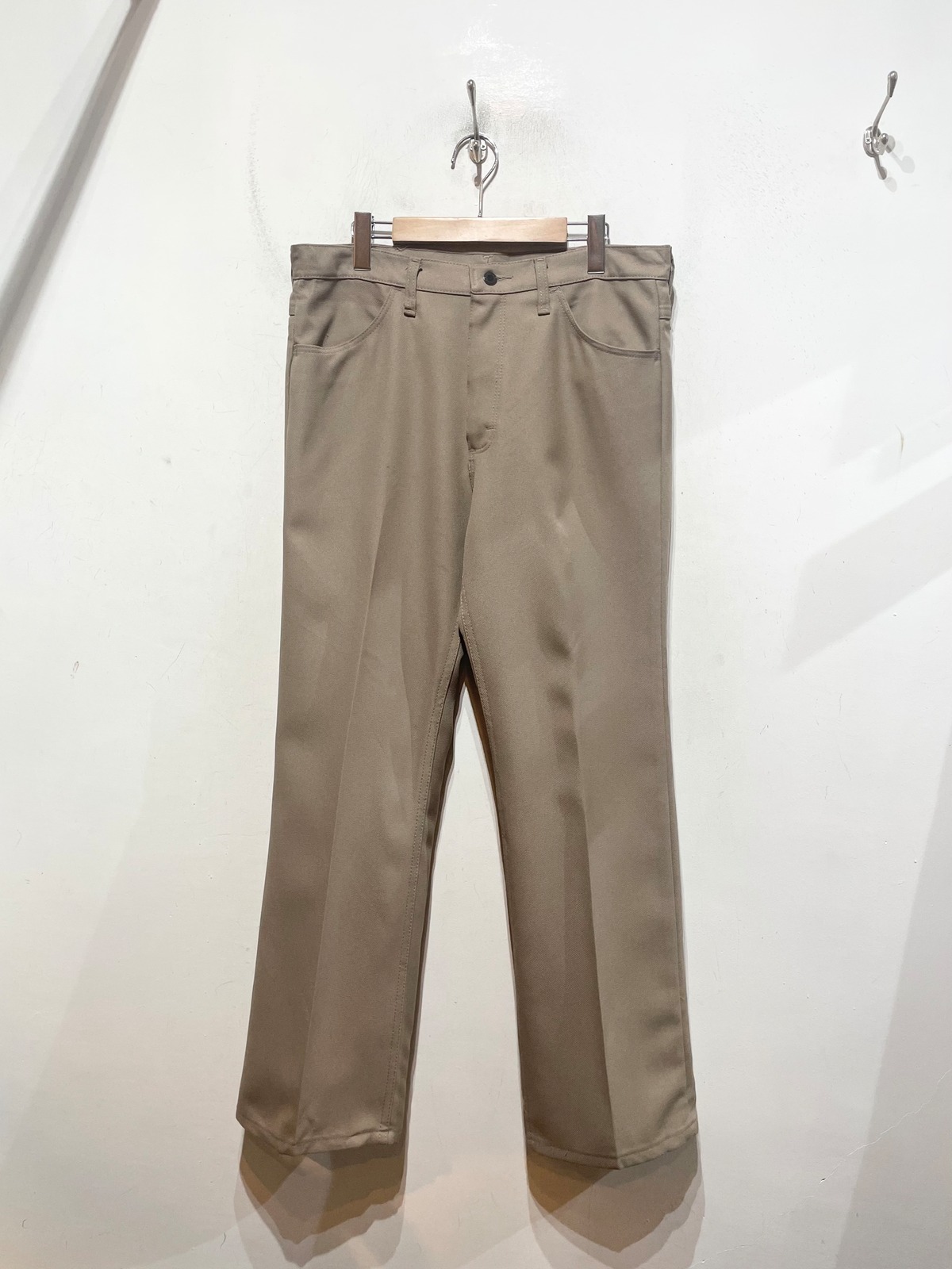 “Wrangler” Wrancher Dress Jeans BEIGE | RENGA CLOTHING STORE