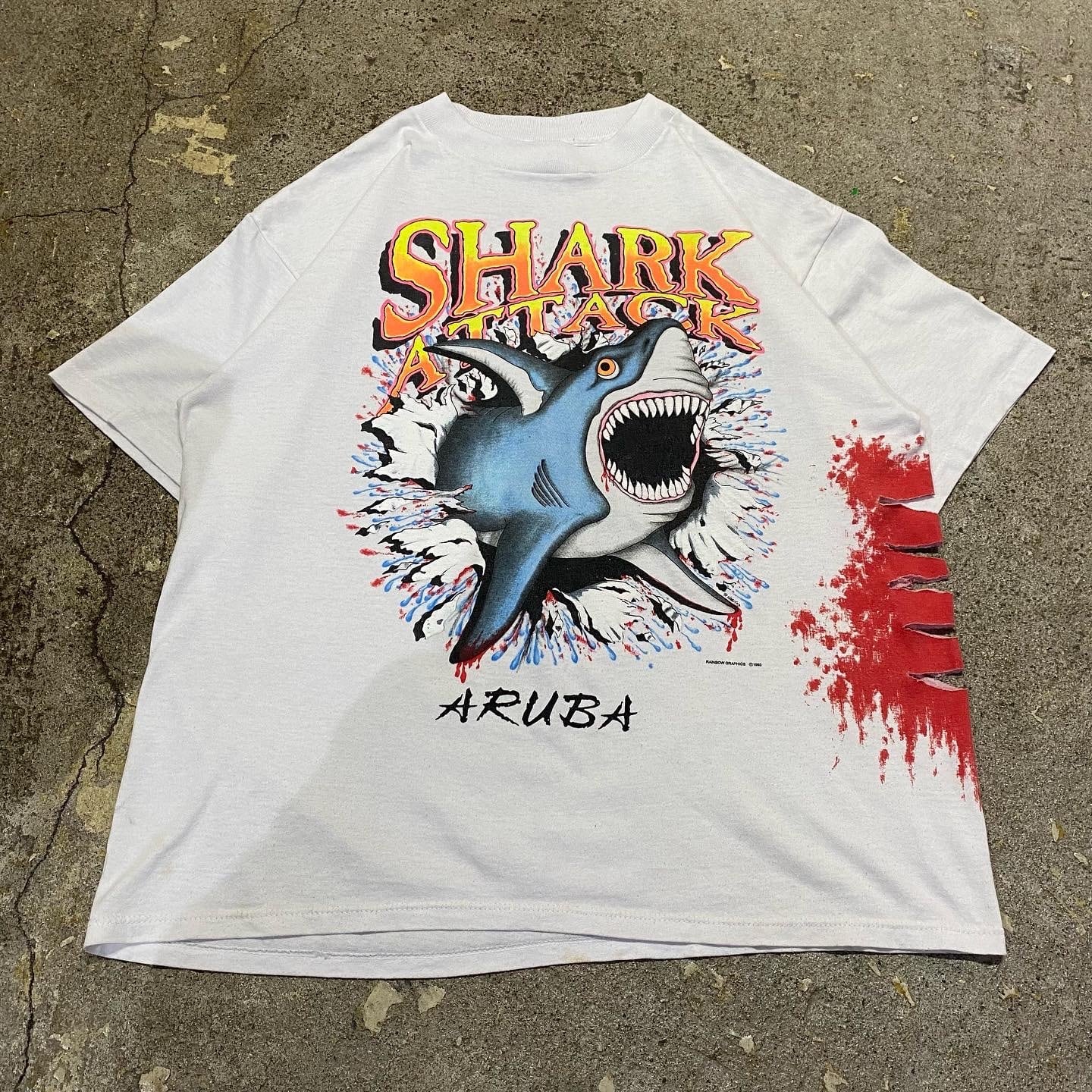 90s SHARK ATTACK T-shirt | What’z up