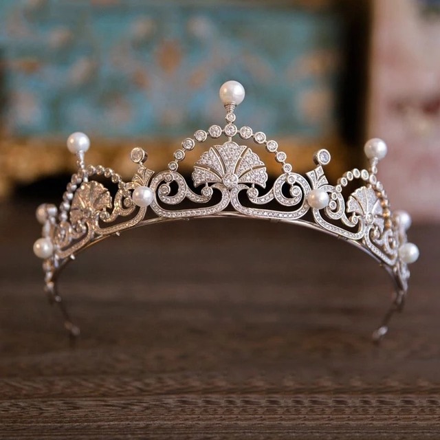 Lotus Flower Tiara (ロータス フラワー ティアラ) | Tiara Shop Valentina