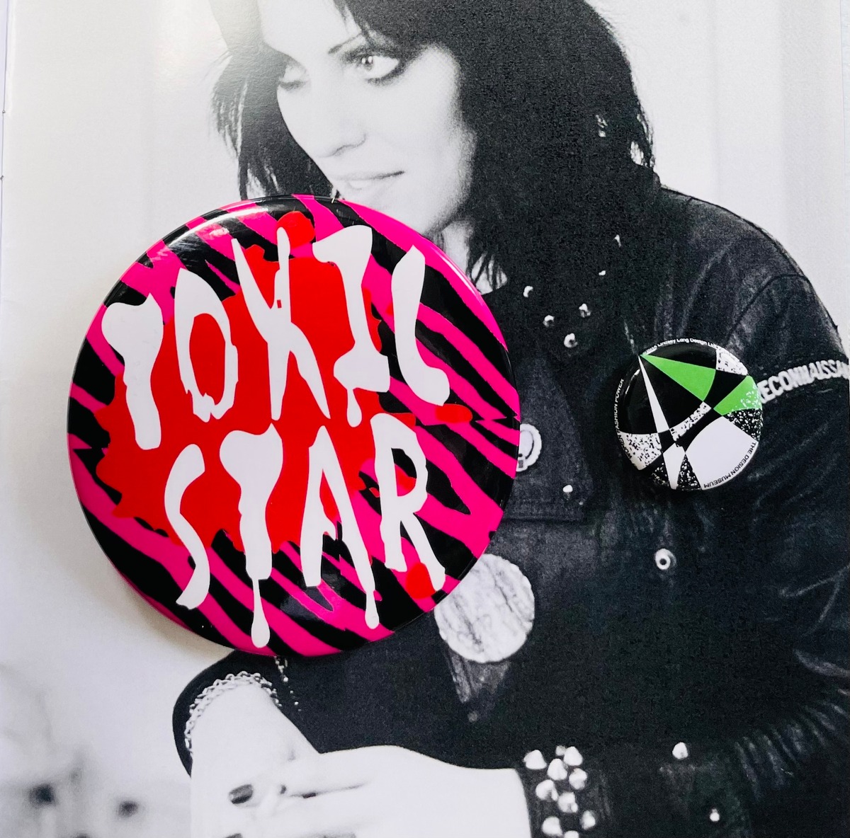 BIGカンバッジ(ピンク黒) | TOXIC STAR