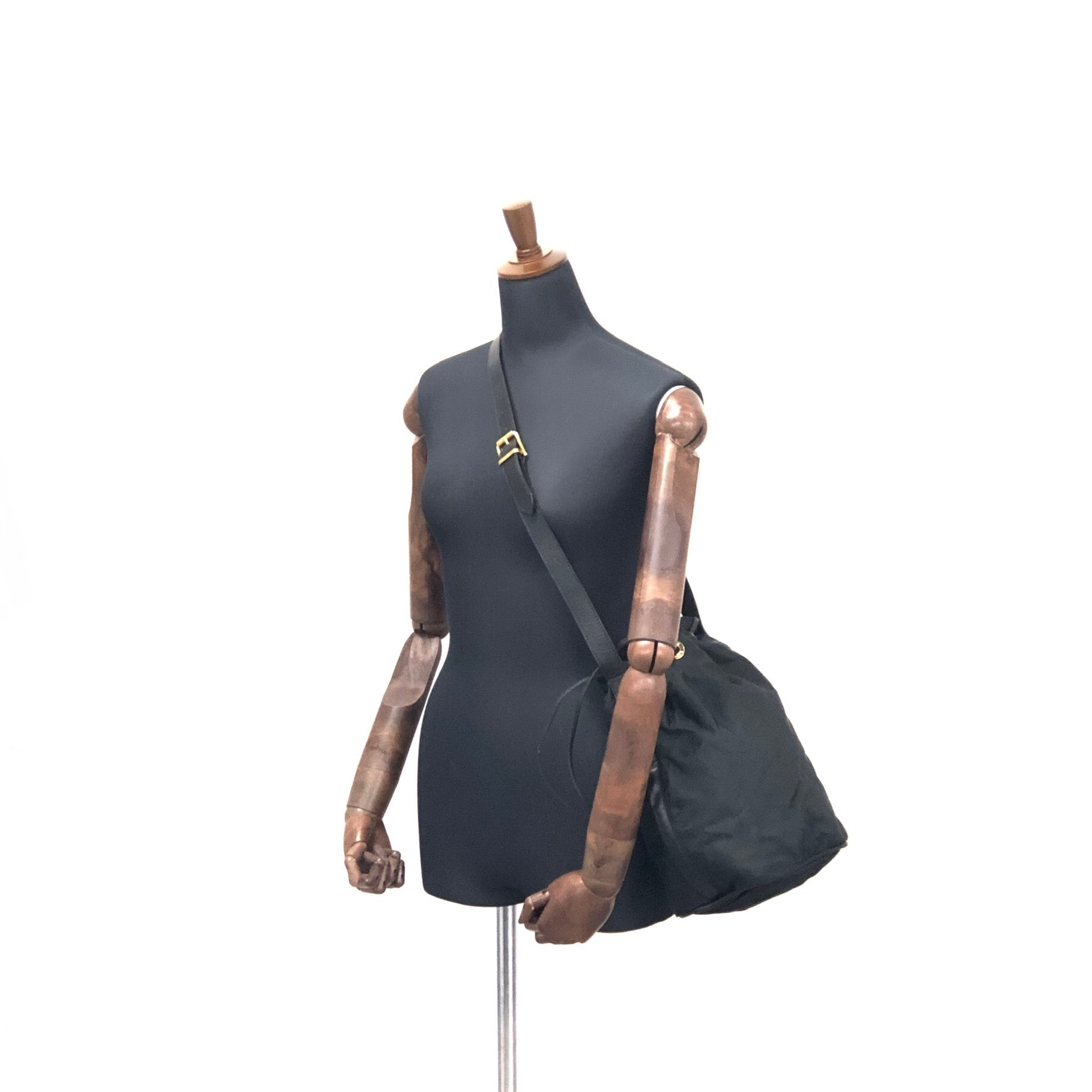 CELINE セリーヌ ナイロン クロスボディ 巾着 ショルダーバッグ CELINE セリーヌ ナイロン クロスボディ 巾着 ショルダーバッグ