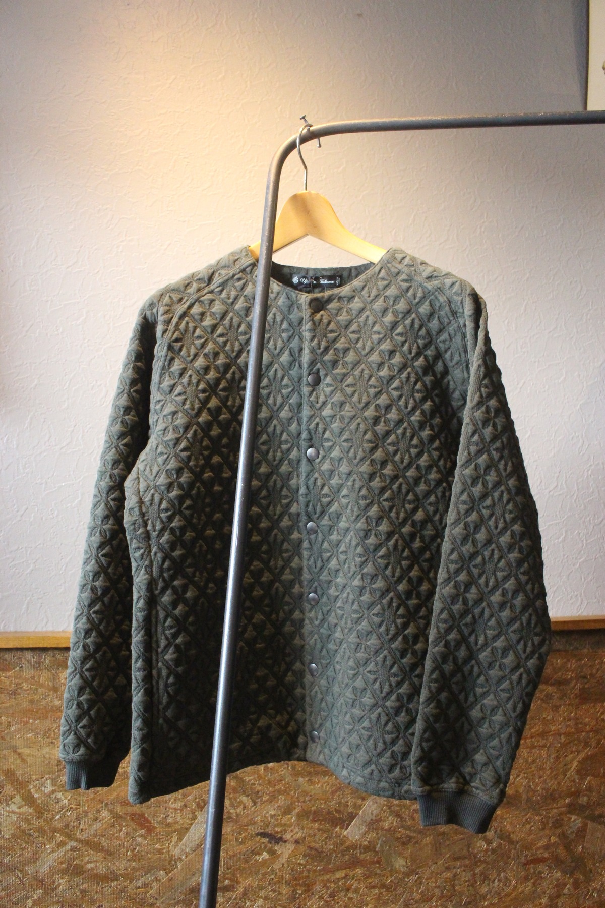 「尾州」コットンキルト ノーカラー スナップジャケット（Audience） | commence