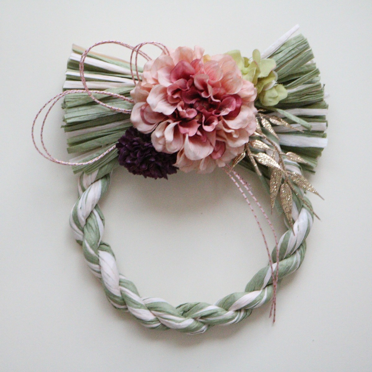 アンティークテイストが可愛い♪しめ縄飾り〈リース型・モーブピンク〉 | Artificialflower Studio Heartstrings