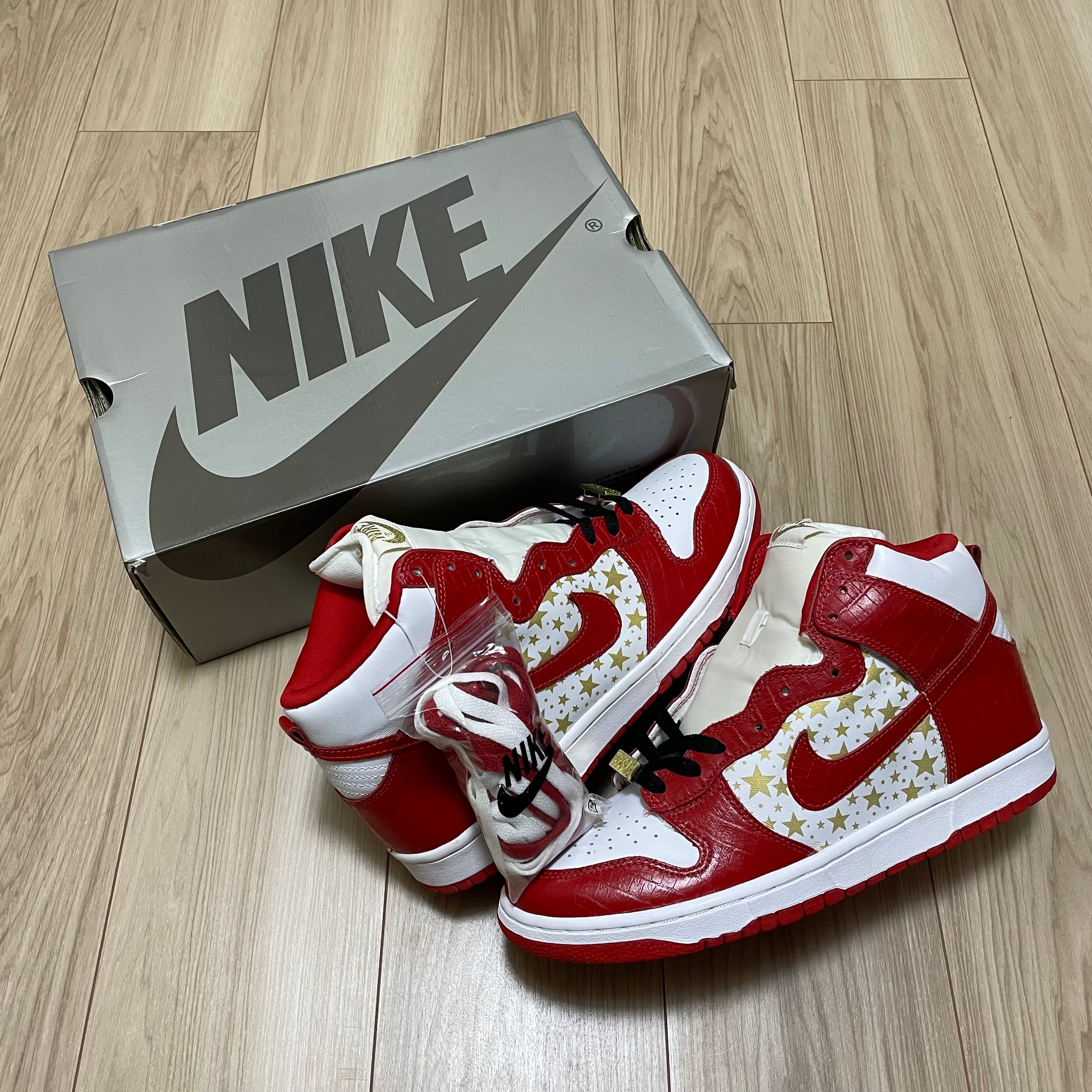 ×SUPREME SB DUNK HIGH RED STARS | Nova Plug