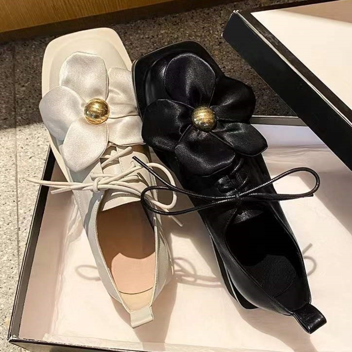 square cut flower shoes 1-720 | Show-Case