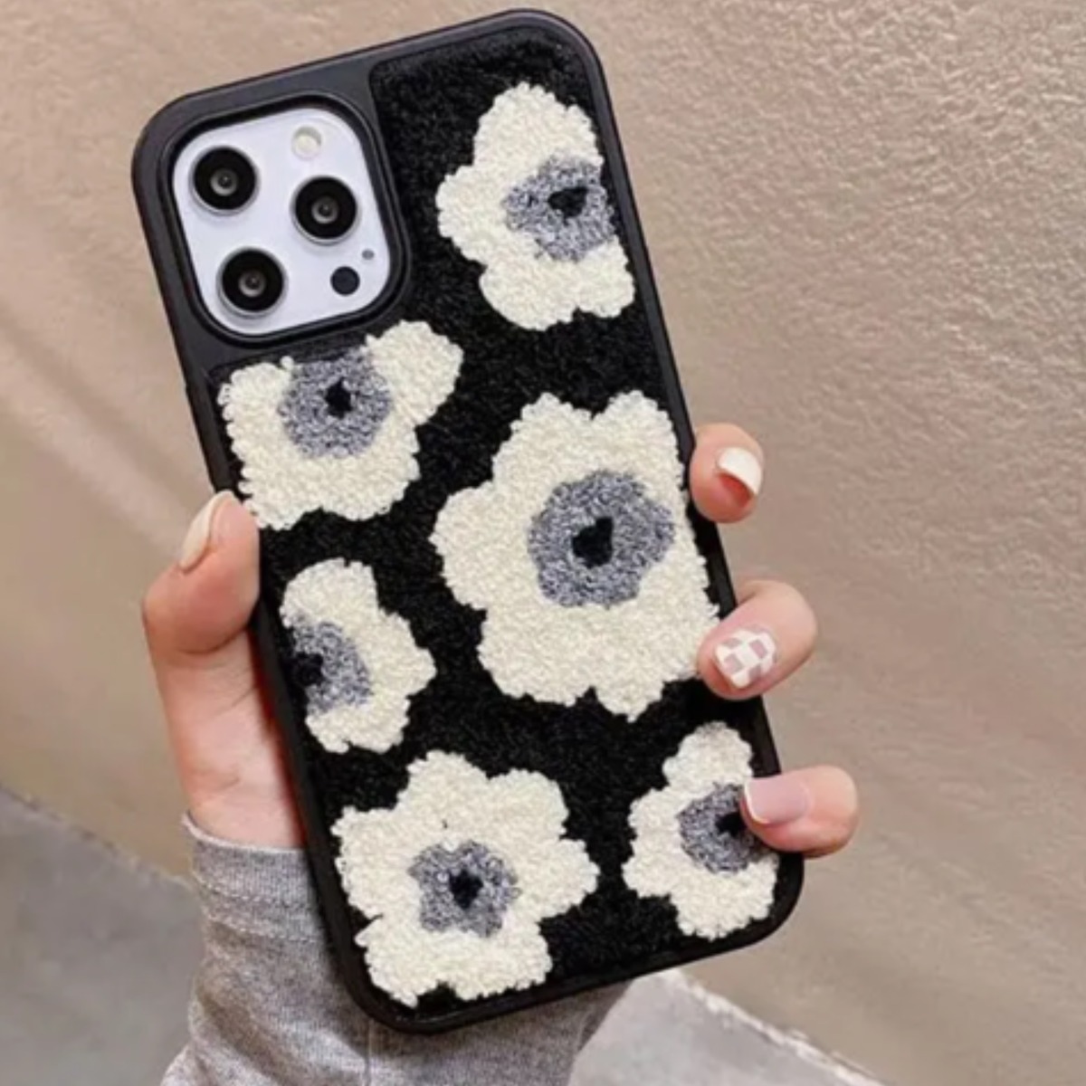 iPhone13pro 花柄 もこもこ パイル地 可愛い おしゃれ 北欧 | Ruru &Suzaku