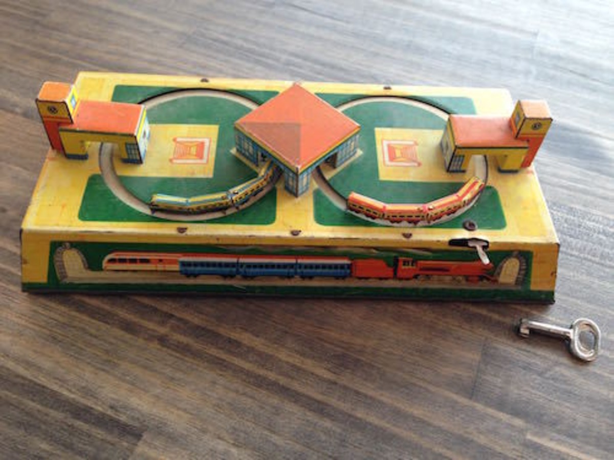 Vintage Russian Trains Toy | Antico