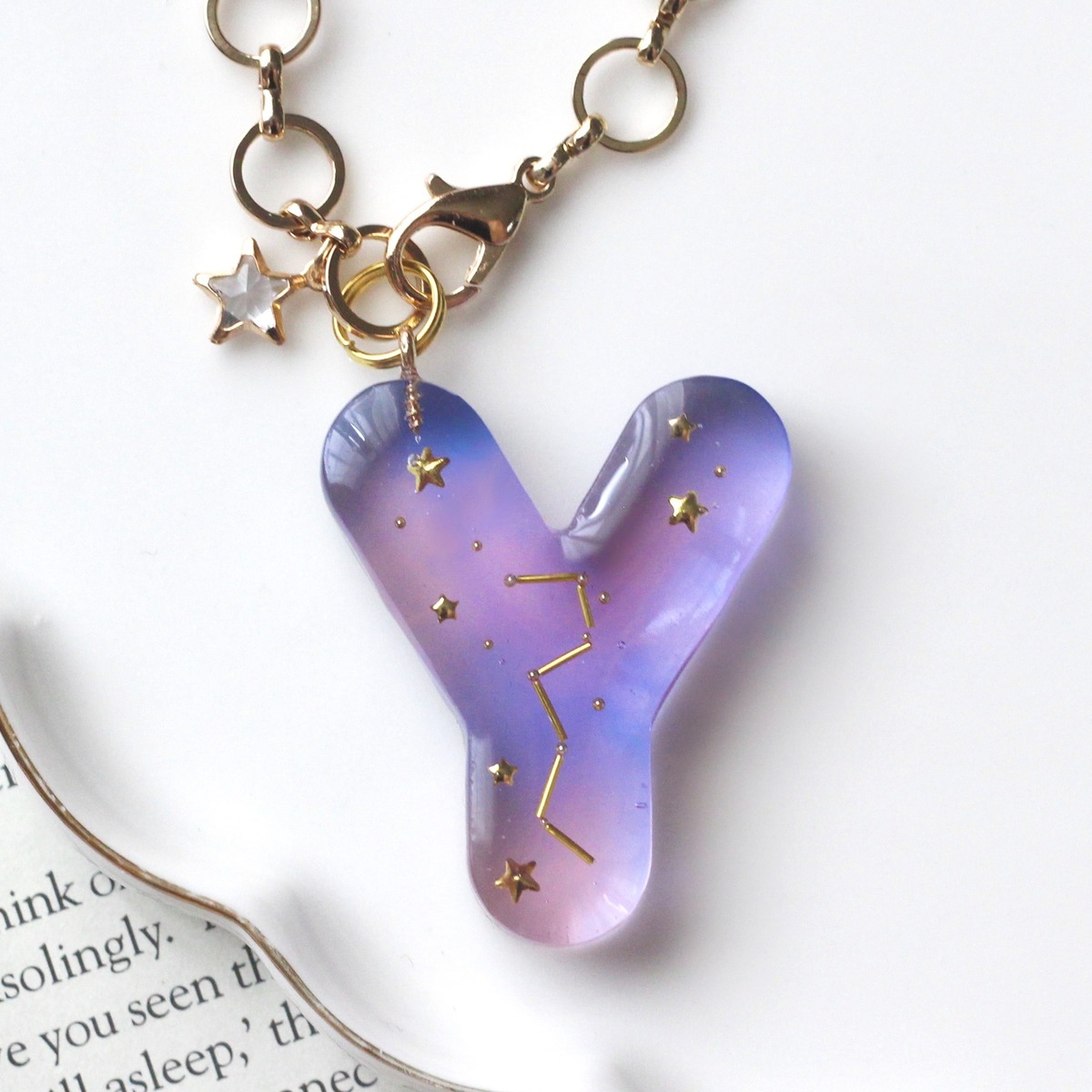 ゆめの夜空イニシャルバッグチャーム/Y パープル | comarimade