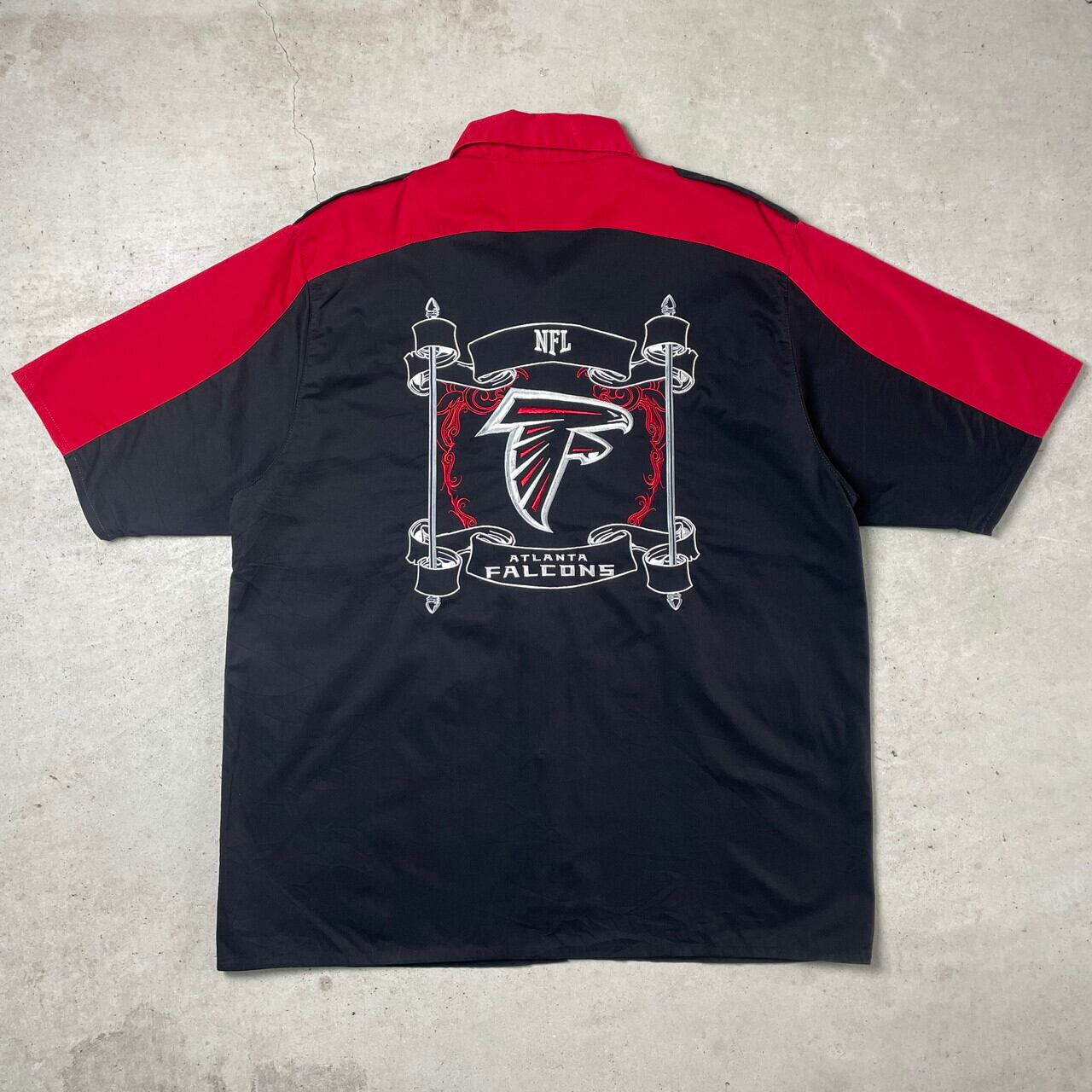ビッグサイズ NFL ATLANTA FALCONS チームロゴ刺繍 半袖シャツ メンズ2XL 古着 ブラック×レッド 黒 赤 大きいサイズ ...
