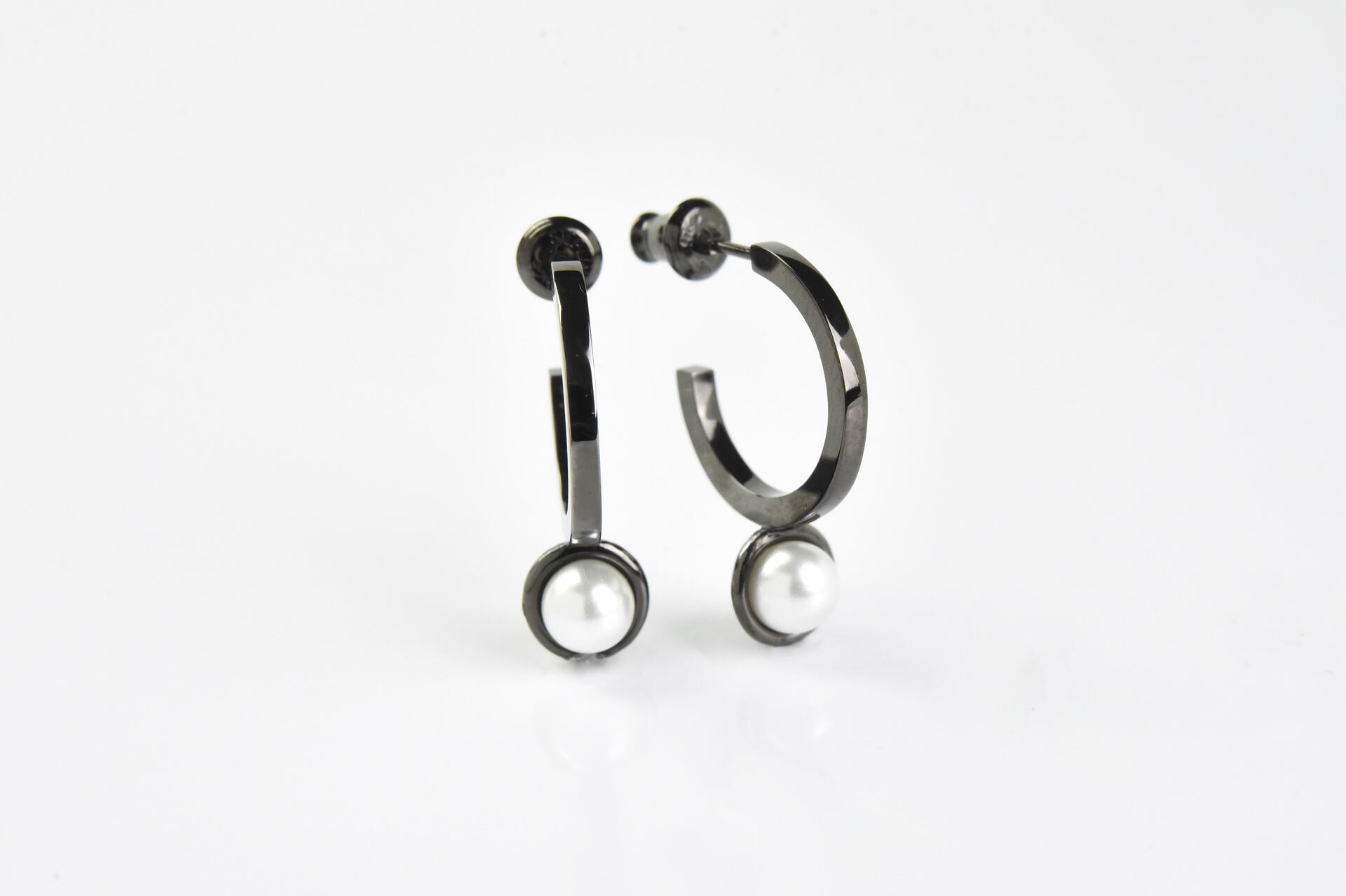 pearl pierced earrings / cone type / black | Pay ID