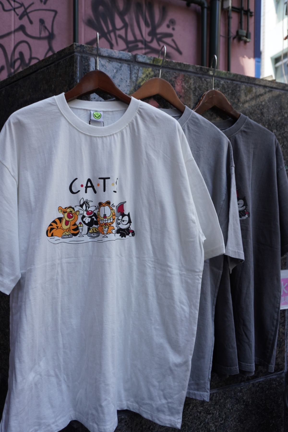 Cats tee | Mojo_Osaka