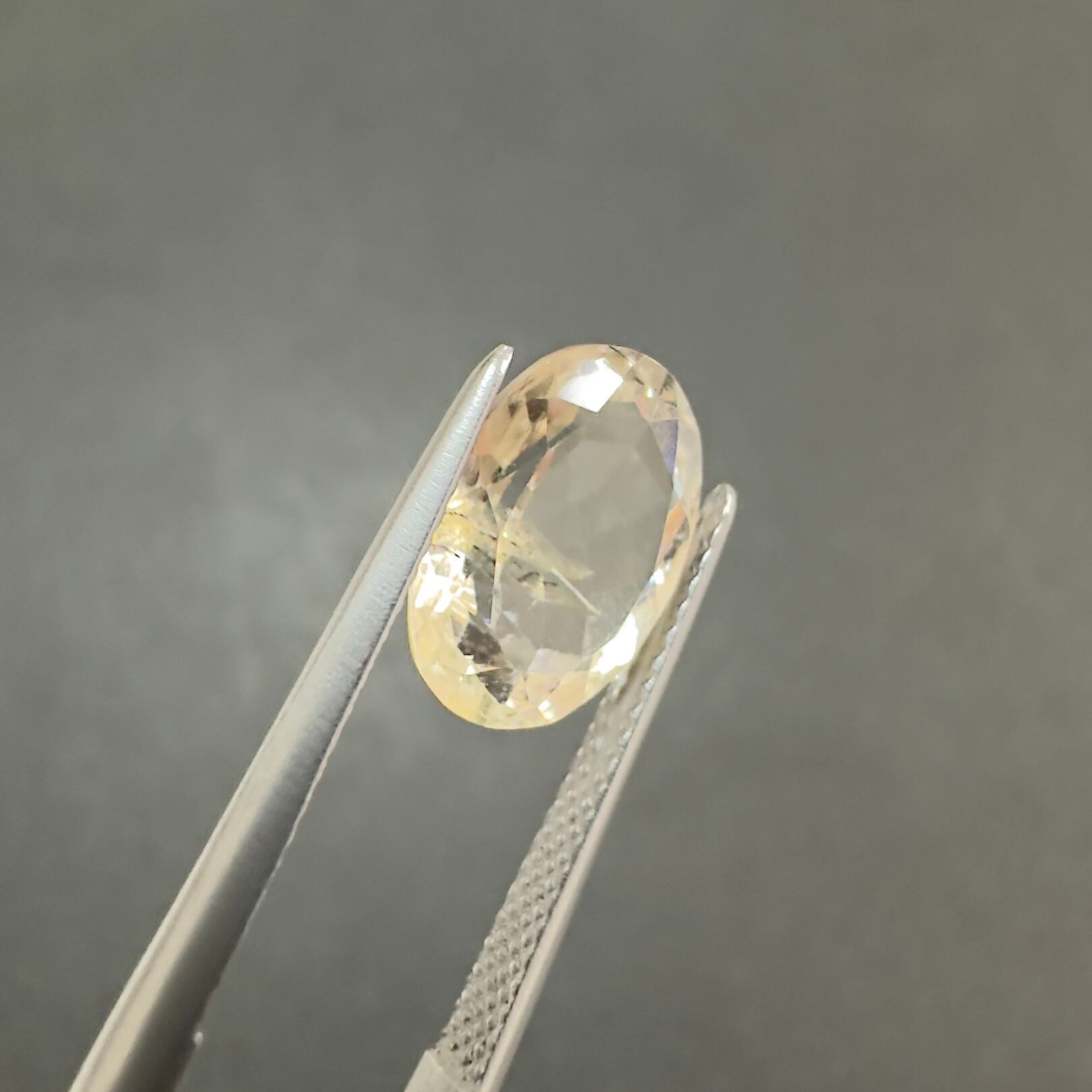 【UVチェンジスキャポライト】 マダガスカル産 3.44ct | たからいしルース オンラインショップ