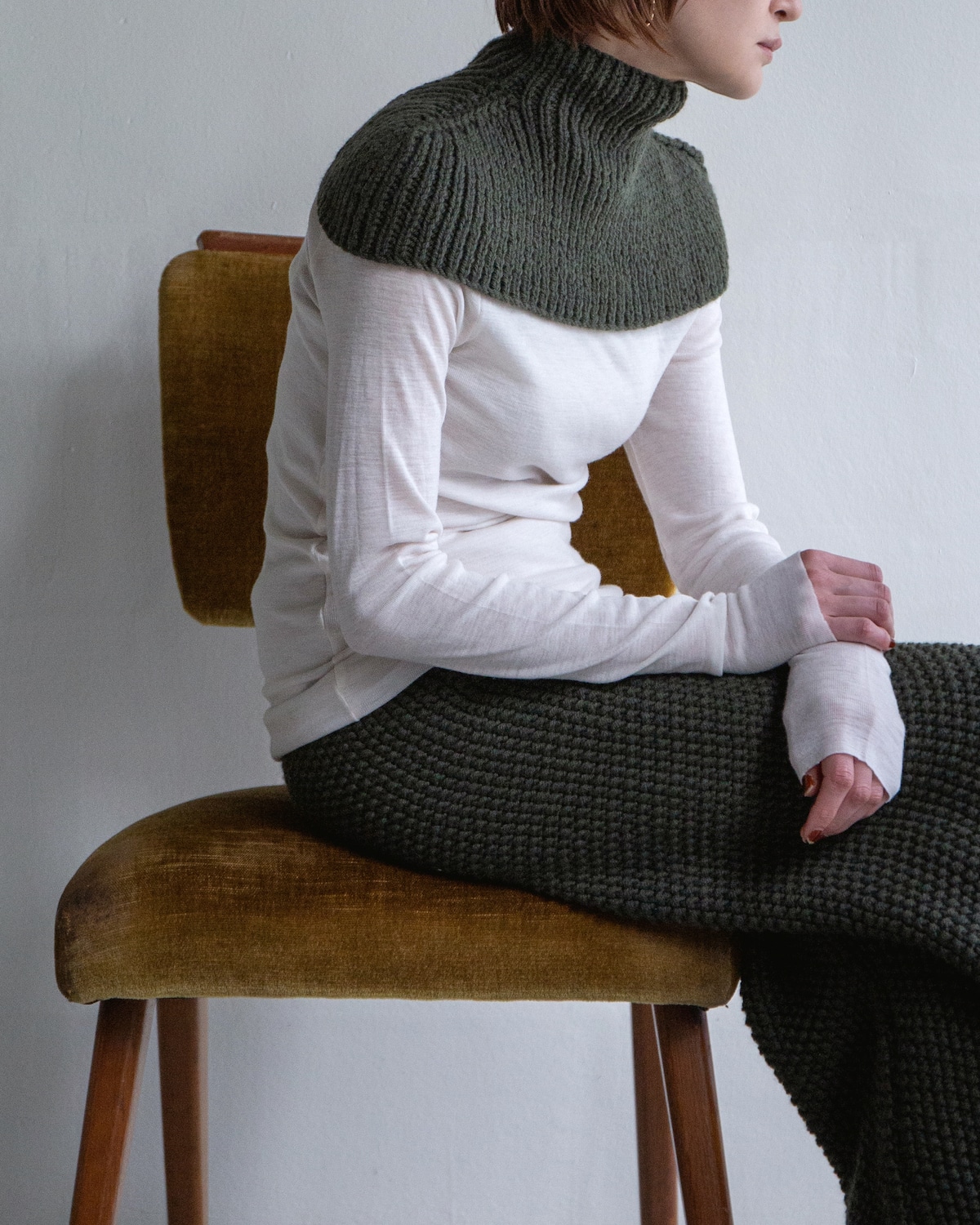 MAYDI - "SILENCIO" hand knitted neck covers shoulders | LUIK FINN