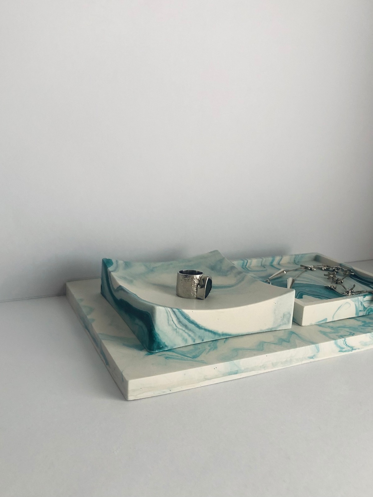 curve square tray [ light blue variation ] | nephelee