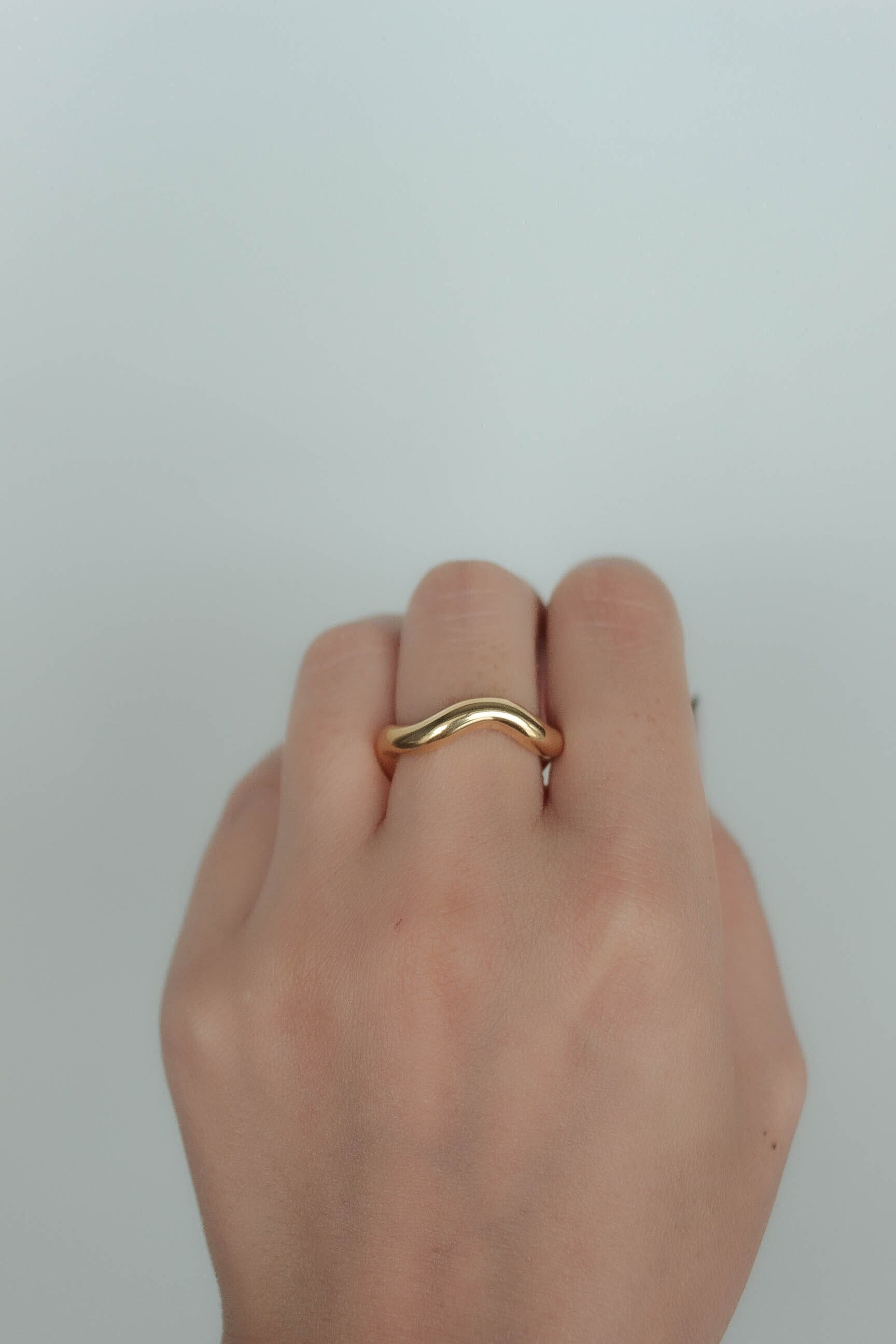 Wave Tube Ring / Wide | 金属アレルギー対応のアクセサリー ebine