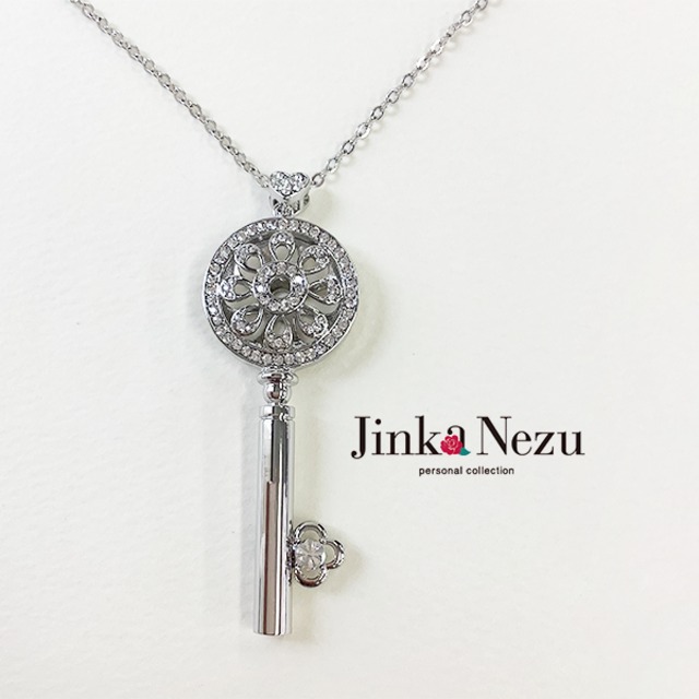 730878 JinkaNezu クリスタルガラス幸福の鍵 ホイッスルペンダント | JinkaNezu collection (ジンカネヅ ...
