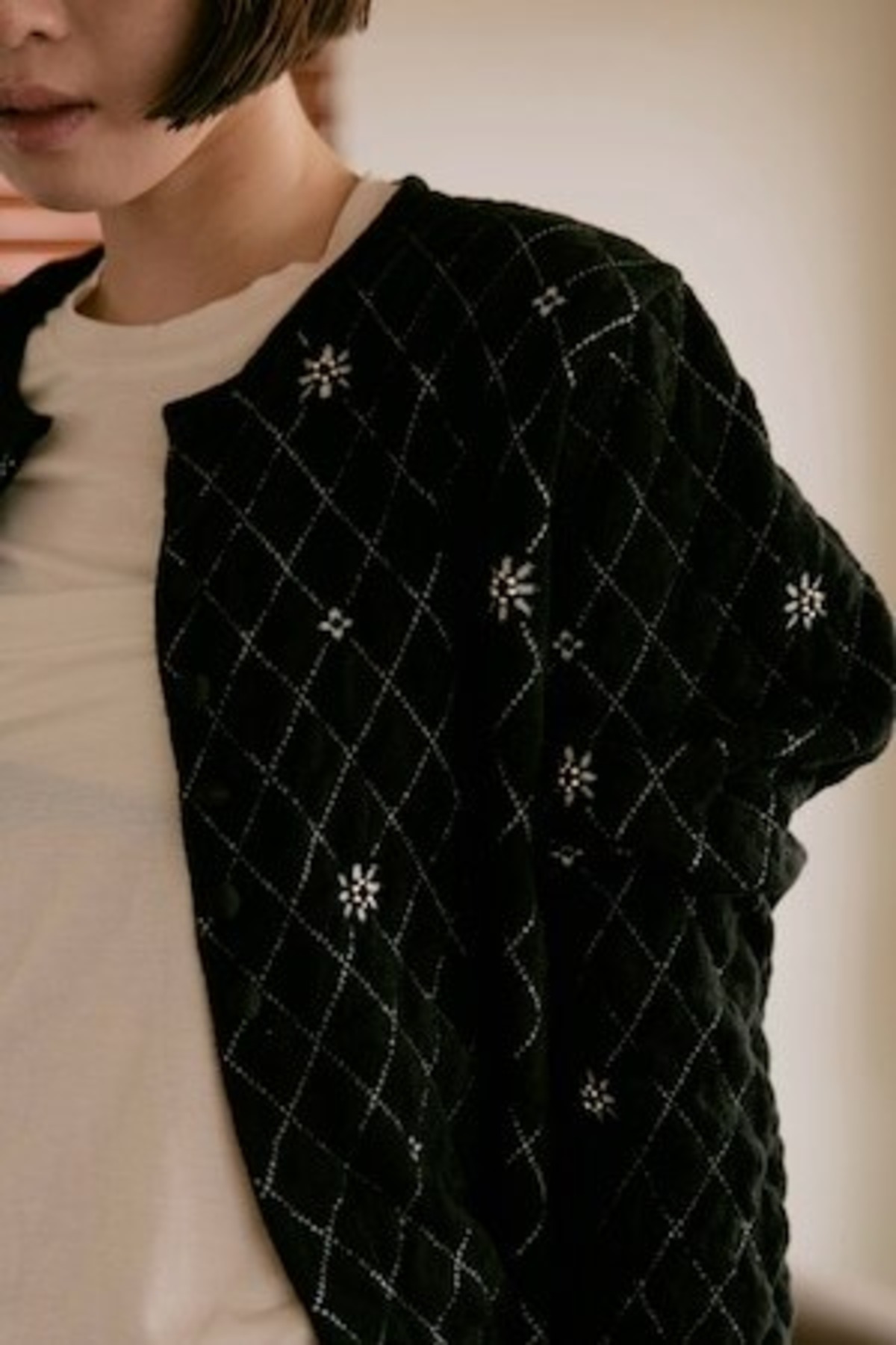 【TGOR】Quilting flower beads cardigan | Fillien