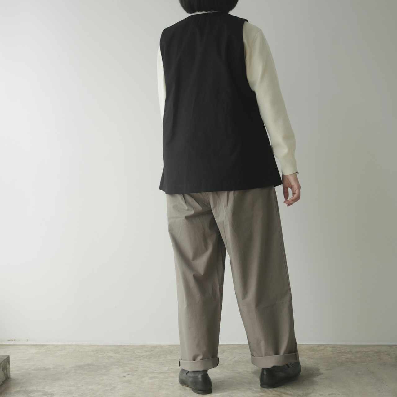 Yoli Vネックコットンベスト | Vie