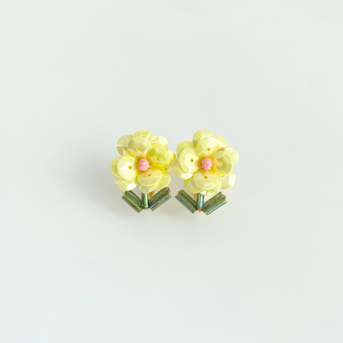 spangle flower earring (yellow) | conyon