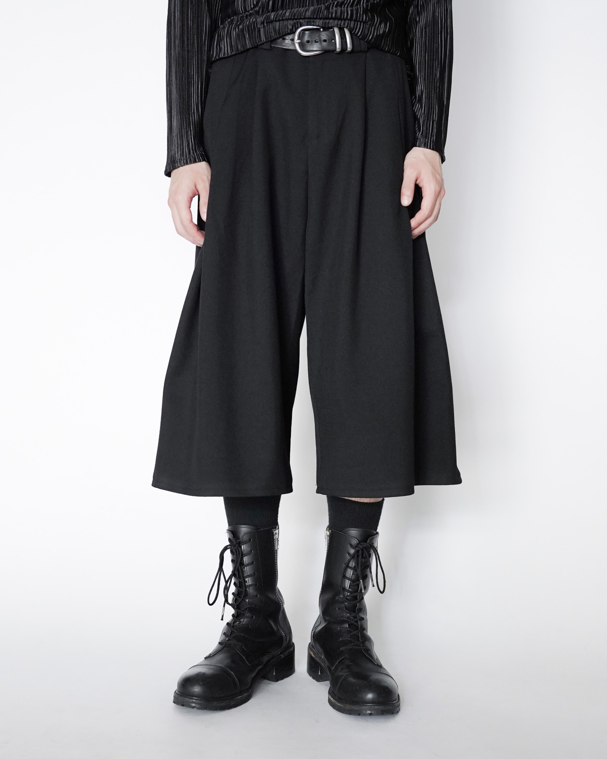 tuck detail wide half trousers | Hype