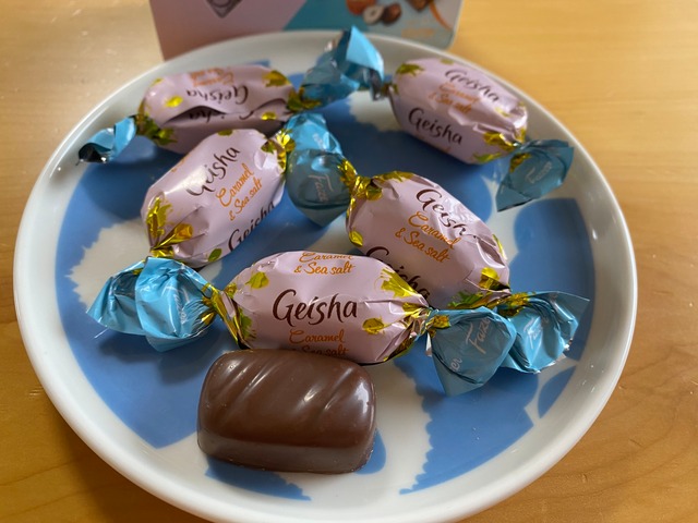 ゲイシャ ミルクチョコレート キャラメル&シーソルト 21個 150g【Geisha Milk Chocolate caramel and ...