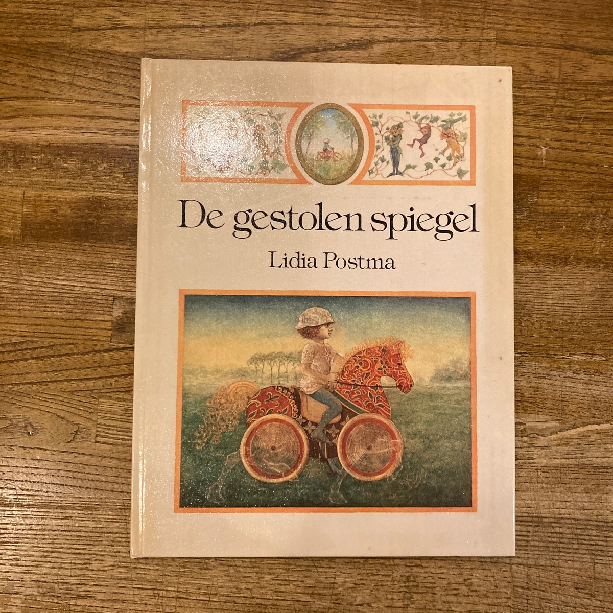 De Gestolen Spiegel / Lidia Postma | 百年